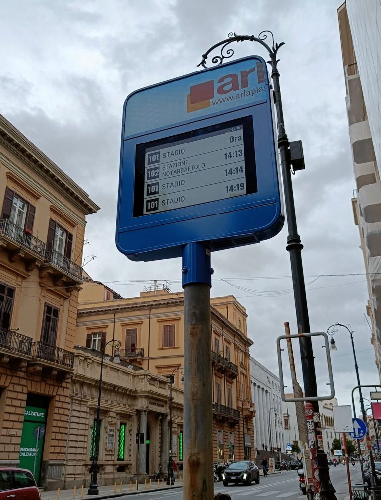 Bus, arrivano le nuove paline intelligenti - Mobilita Palermo